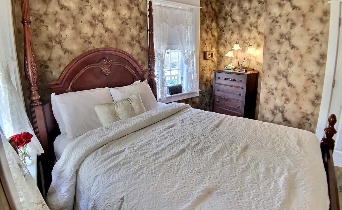 Spring Suite | The Brownstone Inn