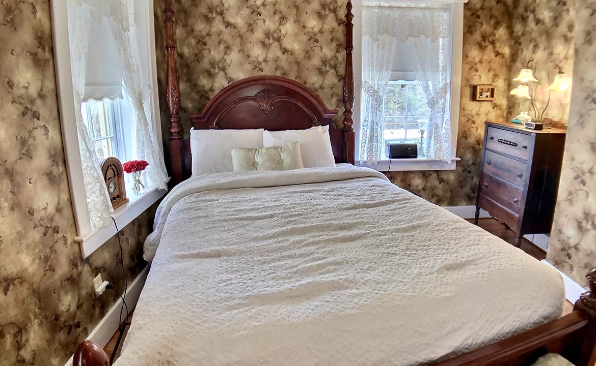 Spring Suite | The Brownstone Inn